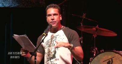 Video: Comedian Dane Cook Roasts Motley Crue | Guitar World