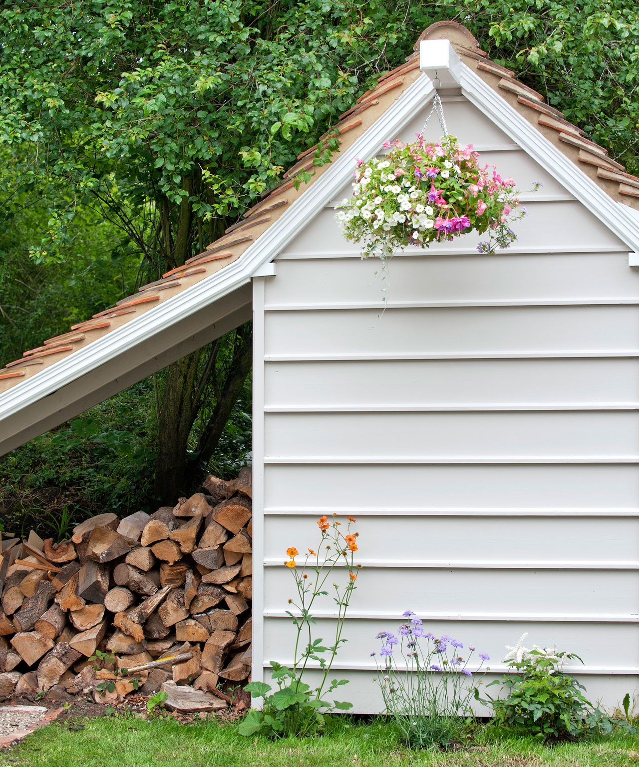 Backyard storage ideas: 10 ways to keep a garden organized | Homes and ...
