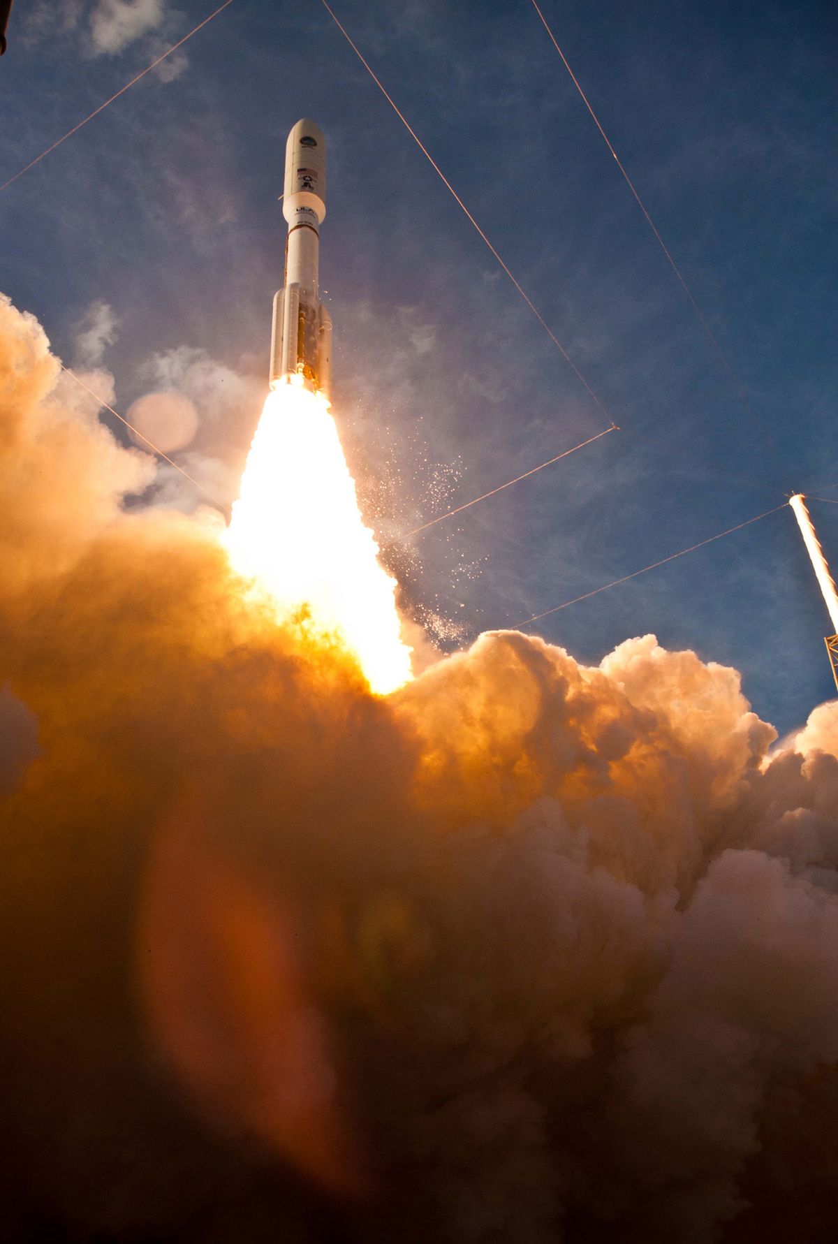 Amazing Launch Photos: Blastoff for Navy's Next-Gen MUOS-1 Satellite ...