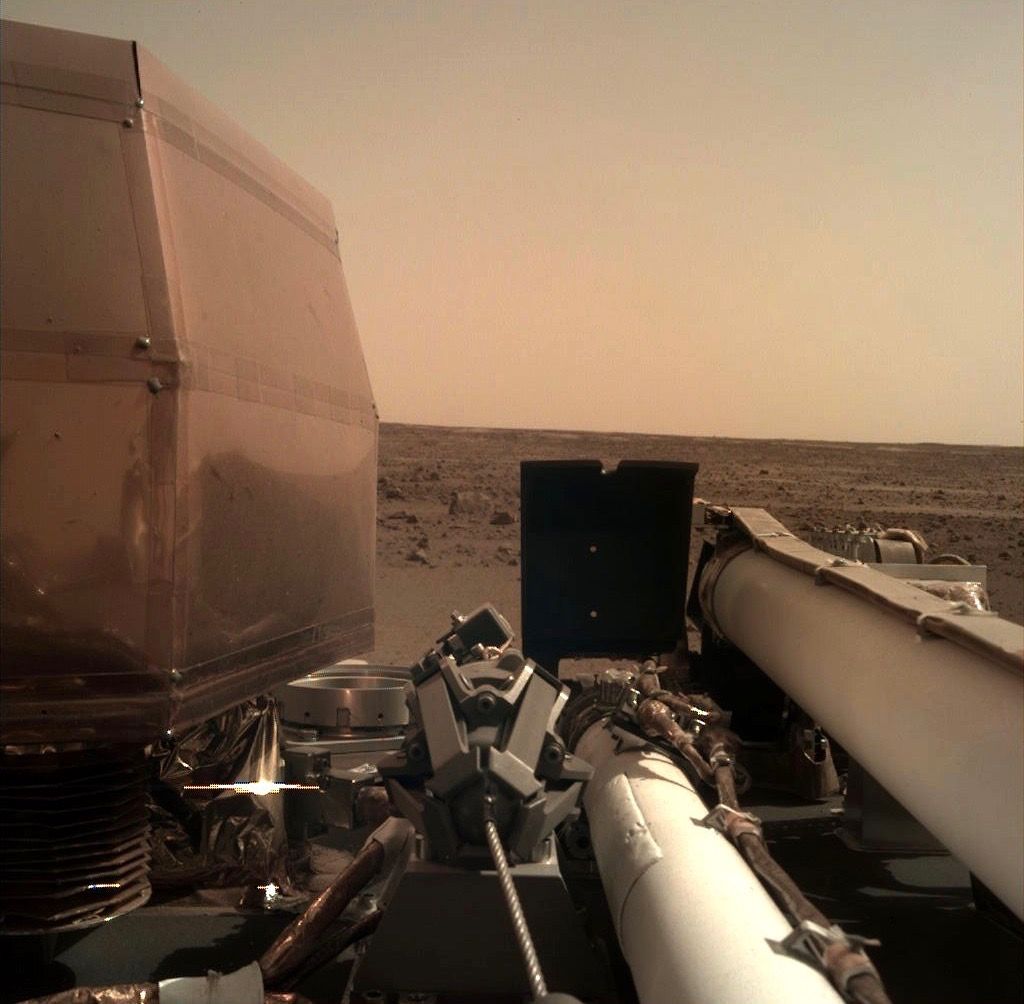 InSight Mars Lander Unfurls Solar Wings Amid 'Quiet Beauty' of Red ...