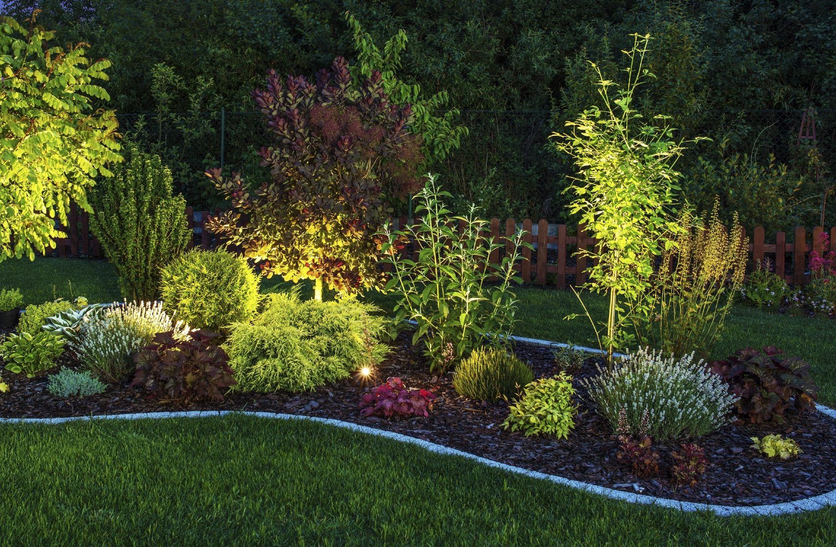 Garden Nightscape Design - Creating A Nightscape For Your Garden ...
