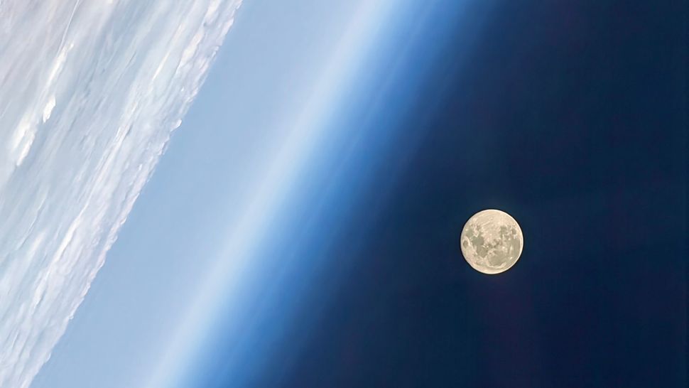 China's Shenzhou 14 astronauts snap stunning photos | Space