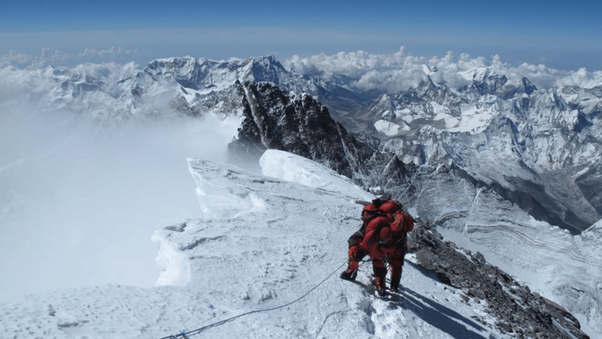 Climbing Everest: “a wild and scary obstacle course” | Advnture