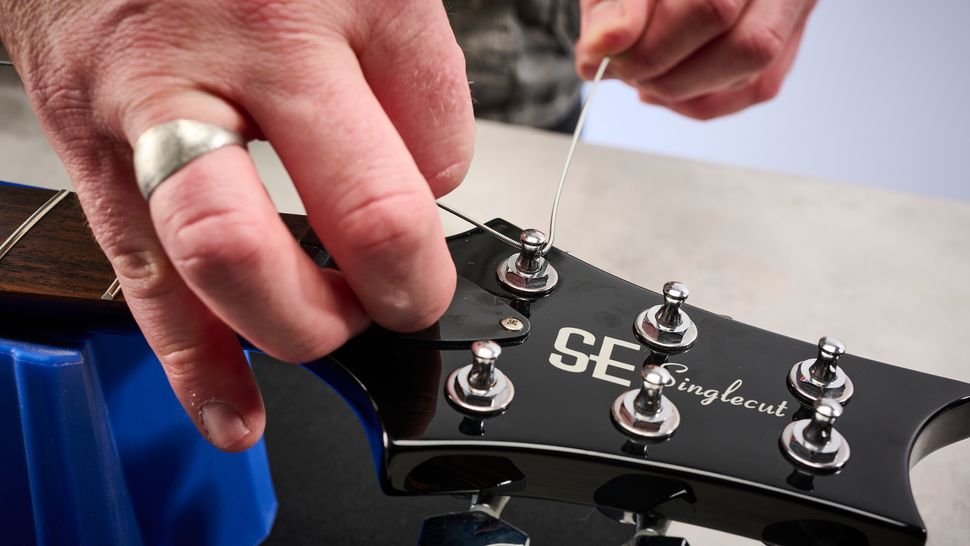4 causes of your guitar going out of tune and how to solve them ...
