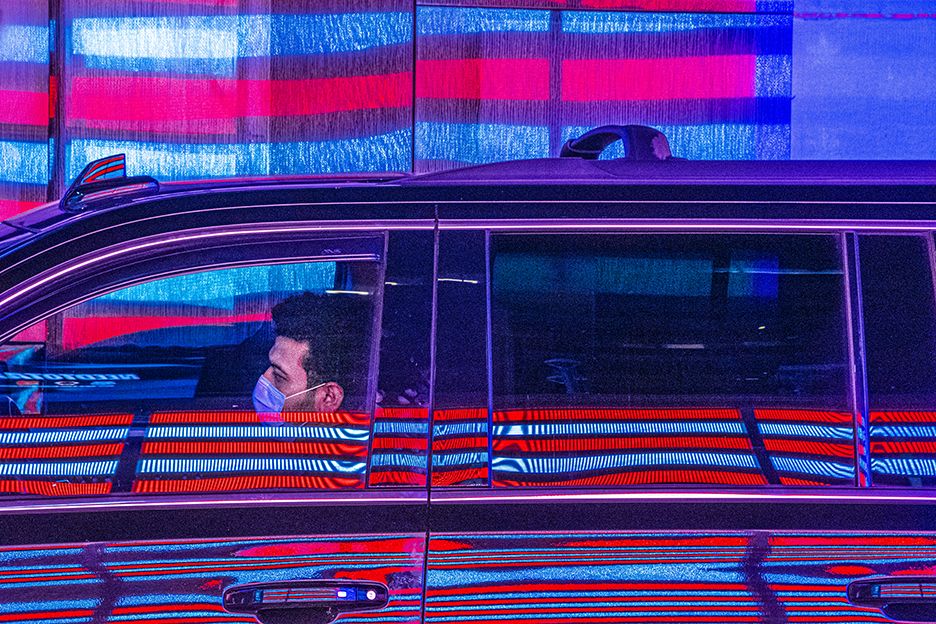 Understanding Street Photography by Bryan Peterson: the human condition ...