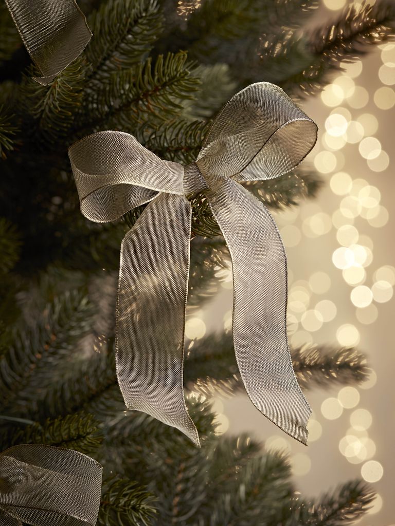 Christmas tree ribbon ideas: 9 decorative looks | Homes and Gardens