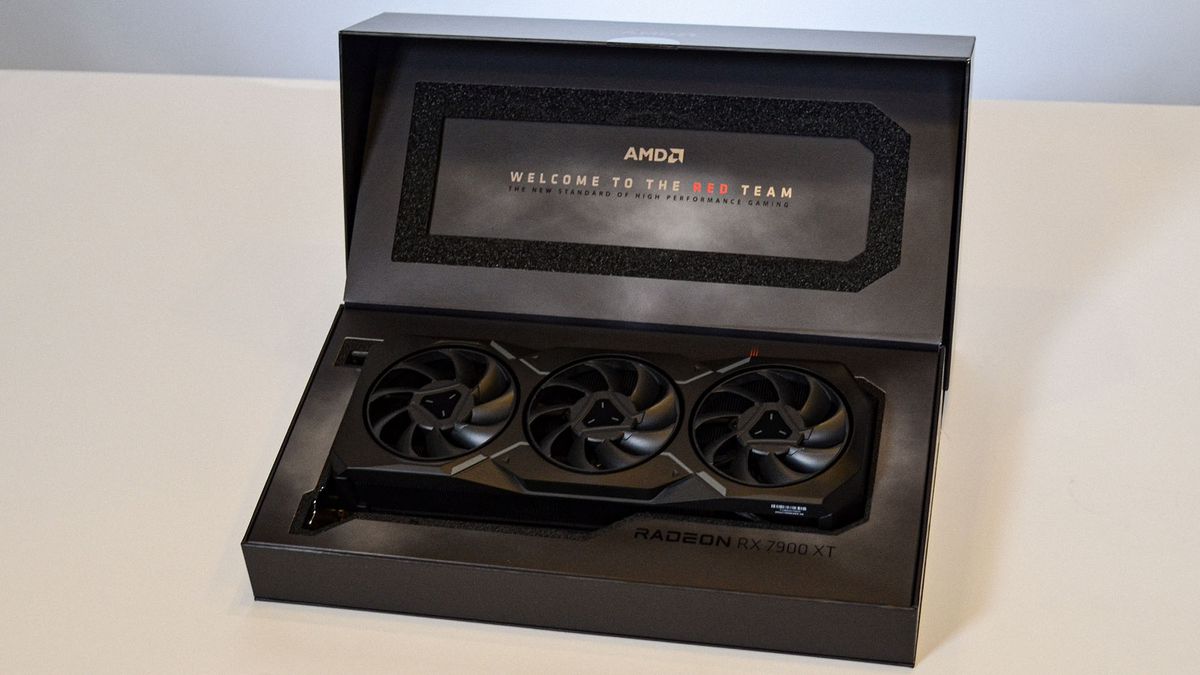 AMD Radeon RX 7900 XT review: sitting in its big brother's shadow ...