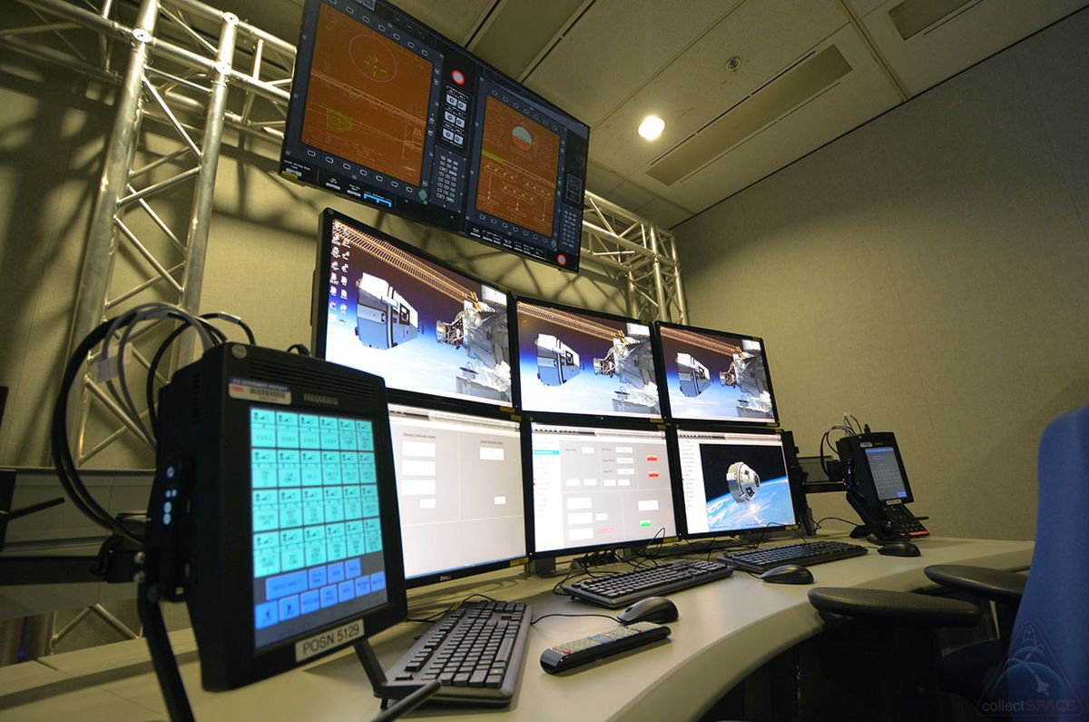 Boeing's Starliner Crew Trainers Installed in Historic NASA Simulator ...