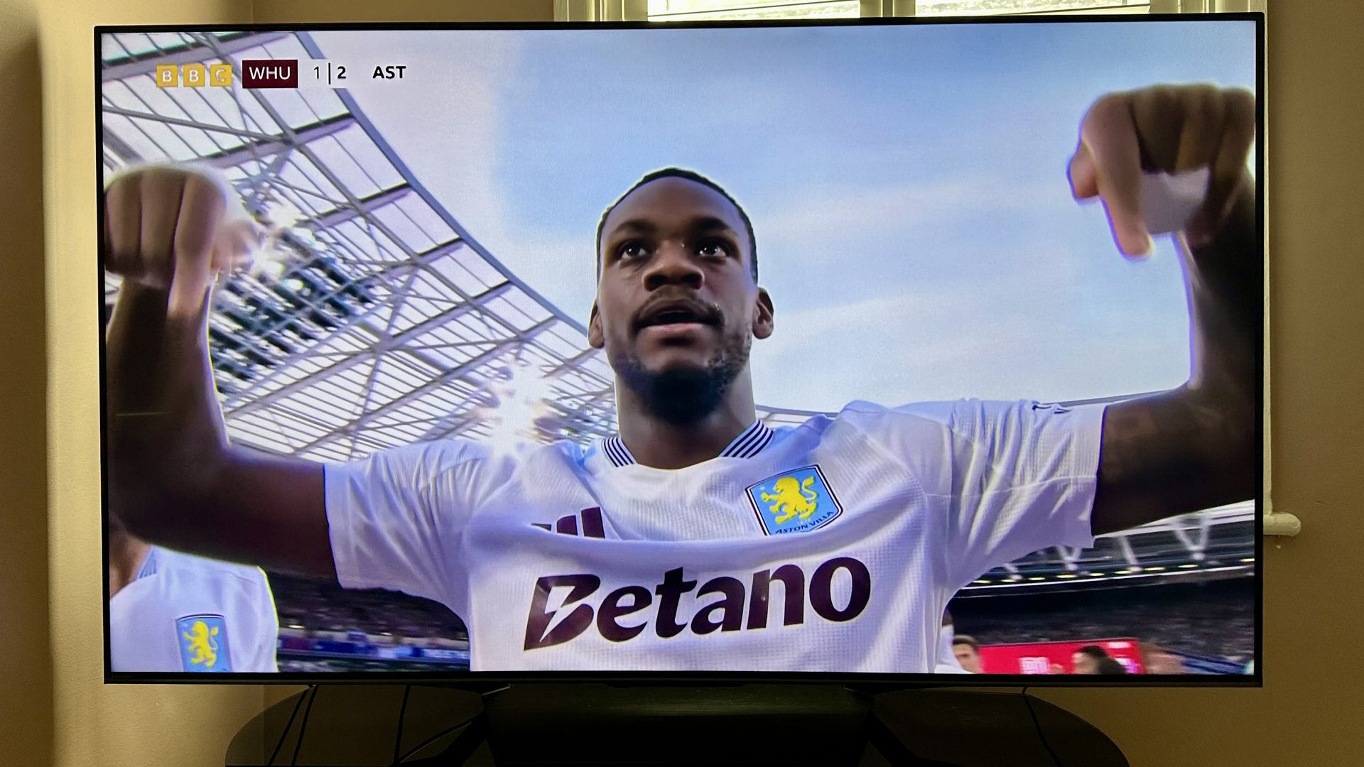 Hisense U7N review: a big-spec Mini-LED TV with a remarkably small ...