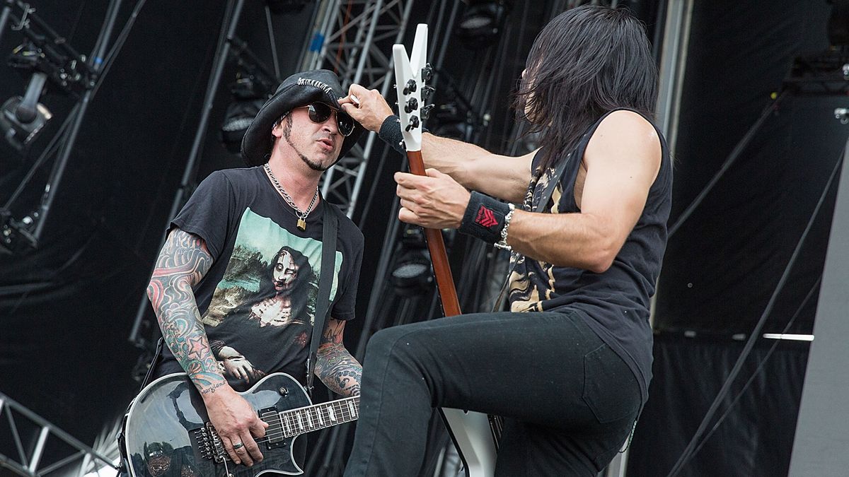 Hellyeah's Tom Maxwell recounts his recovery from the debilitating hand ...