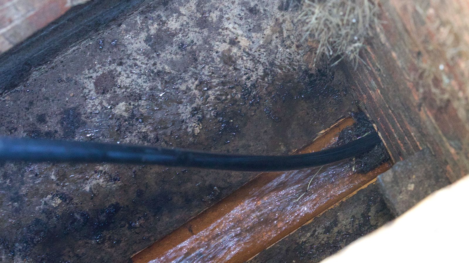 How to unblock drains outside to keep them flowing | Homebuilding