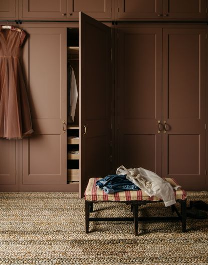 5 Things People With Amazing-Smelling Closets Always do | Livingetc