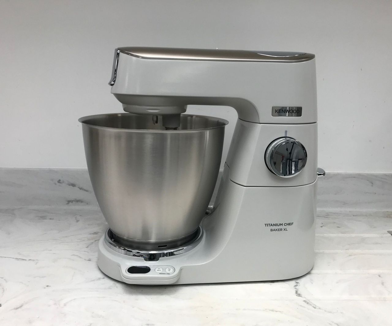 Kenwood Chef XL Titanium Stand Mixer Review: every baker's best friend ...