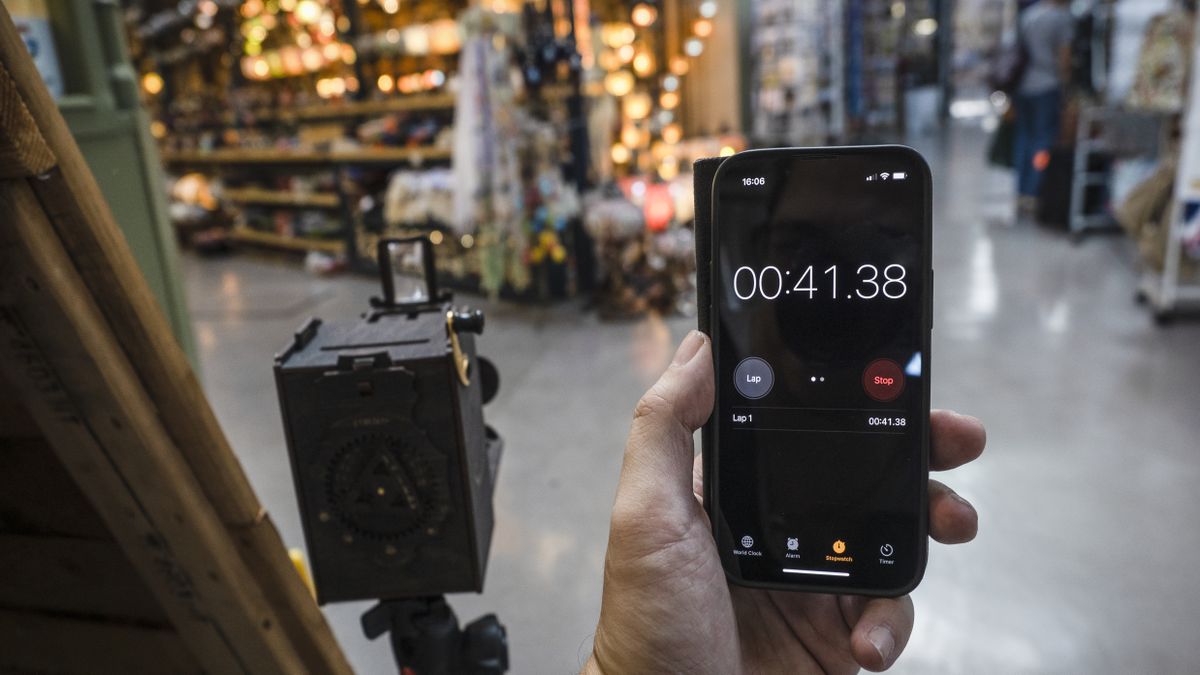 This wooden hand-crank camera might be the most fun I've ever used ...