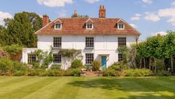 Kate Winslet’s cottage from 'The Holiday' is on Airbnb | Homes and Gardens