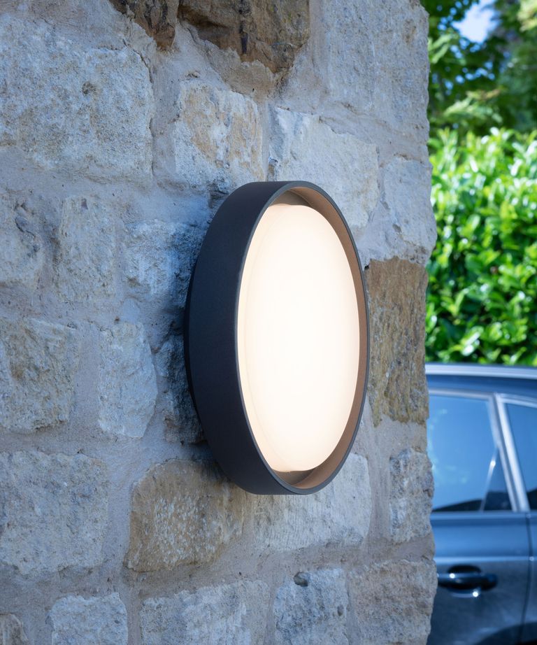 Driveway lighting ideas: 10 solutions to light the way home | Gardeningetc