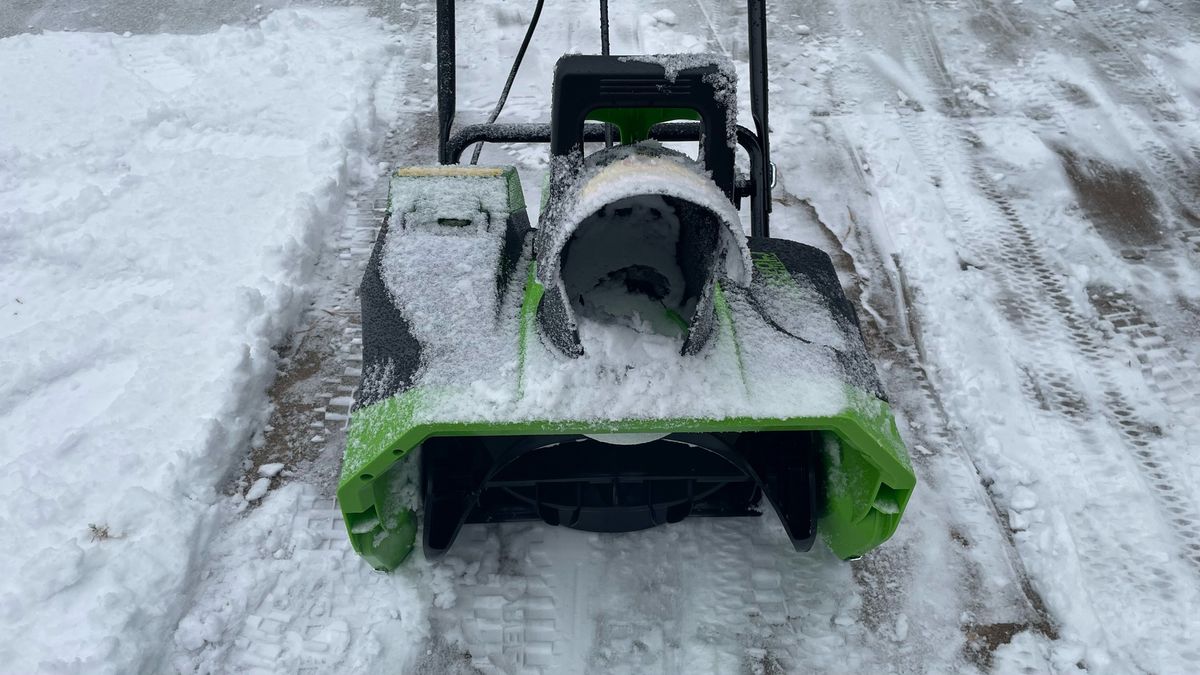 9 snow blowing mistakes to avoid this winter | Top Ten Reviews