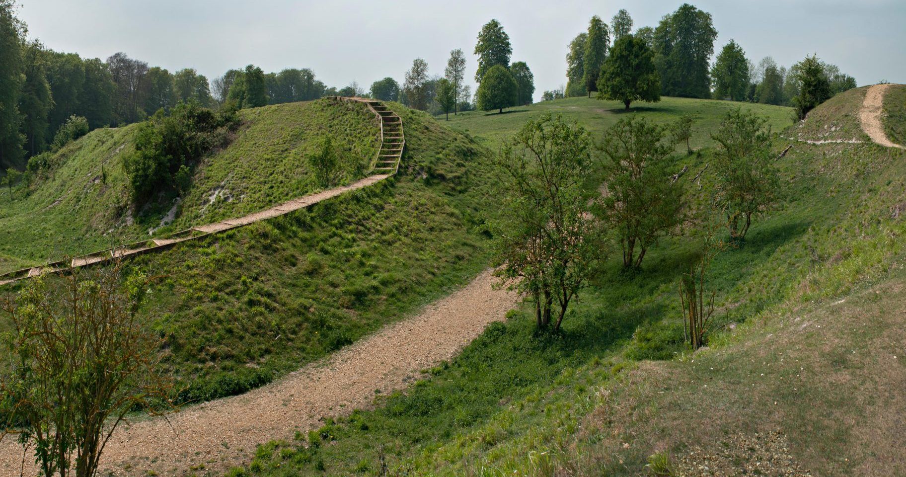 Danebury Ring Hill Fort, Hampshire: An ancient fort whose archeology ...