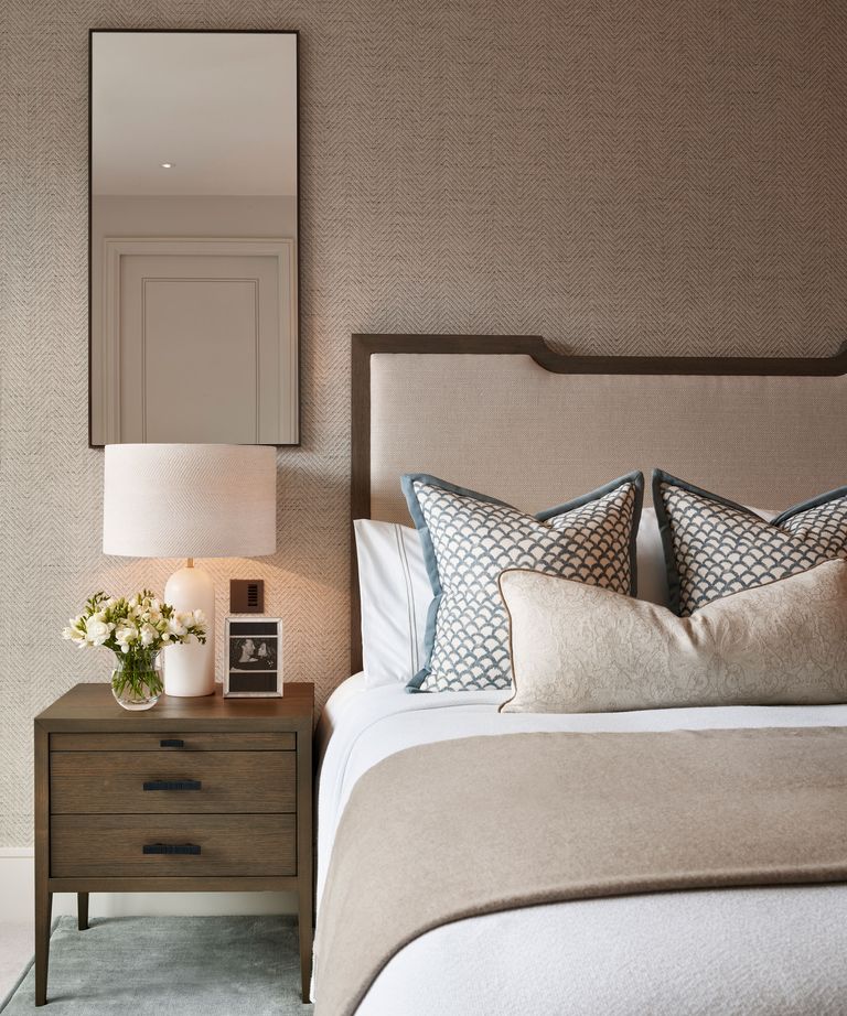 How to decorate with a king size bed in a small room | Real Homes