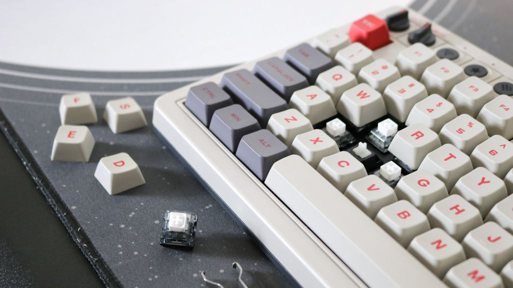 I used this NES-style mechanical keyboard for a week — and it’s great ...