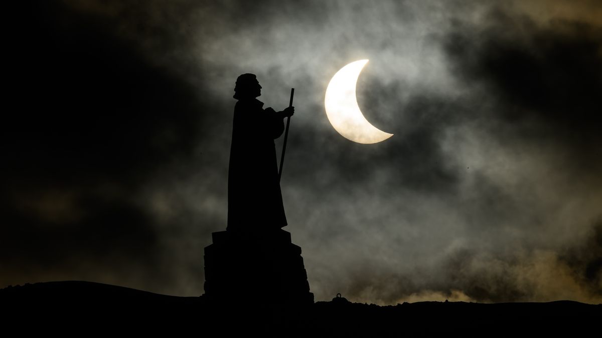 See spectacular photos from Saturday's partial solar eclipse | Live Science