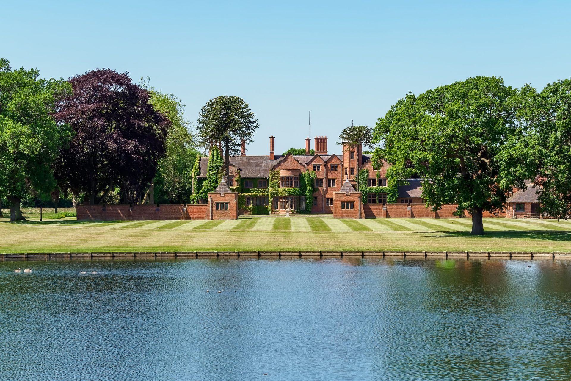 A lavish Cheshire mansion for sale that mixes furnishings by the King's ...