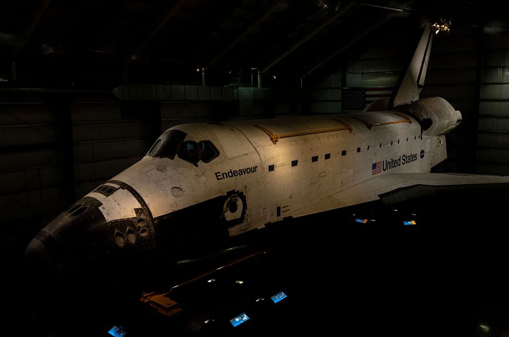 End of year, end of exhibit: Space shuttle Endeavour goes off view for ...