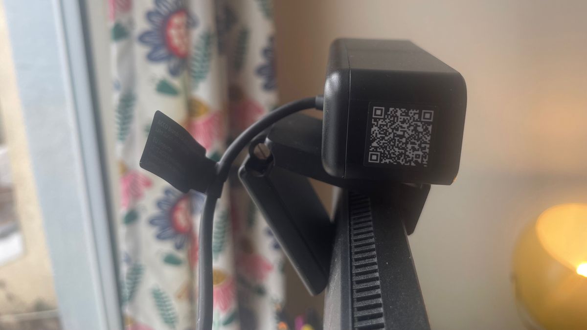 Kensington W2000 webcam review: decent build, unflattering picture ...