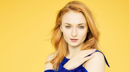Sophie Turner Looks Unrecognizable With New Bangs Hair Makeover | Marie ...