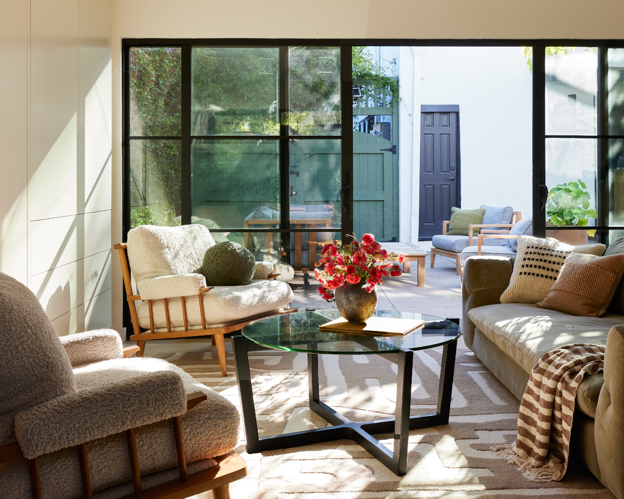 5 Golden Rules for 'Good' Living Rooms Interior Designers Swear by ...