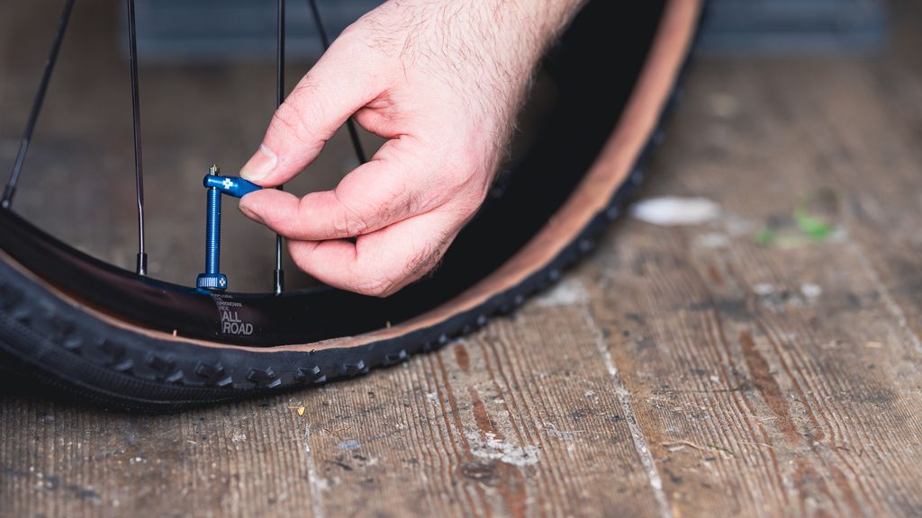 How to set up tubeless bike tires | Bike Perfect