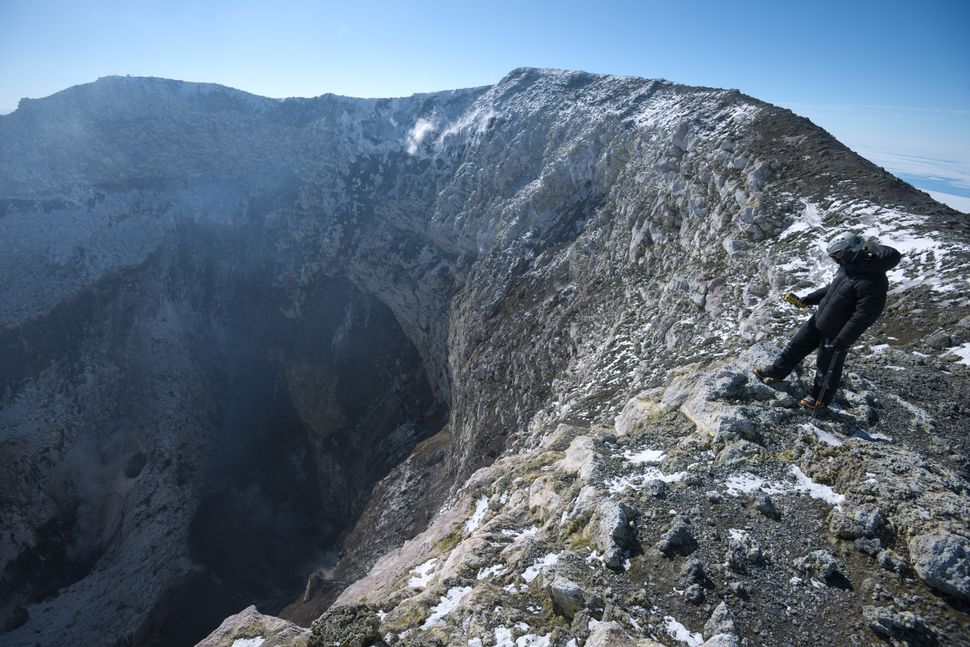 Nearly 100 Hidden Volcanoes Detected Beneath Antarctic Ice | Live Science