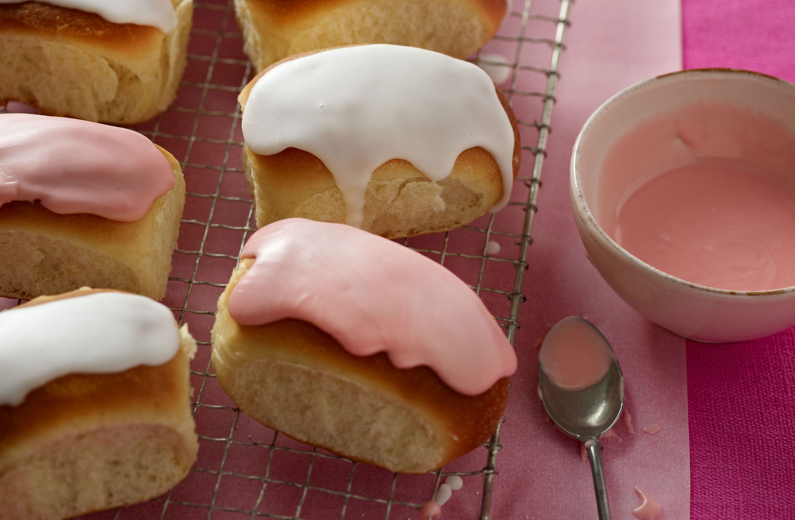 Iced buns | American Recipes | GoodtoKnow