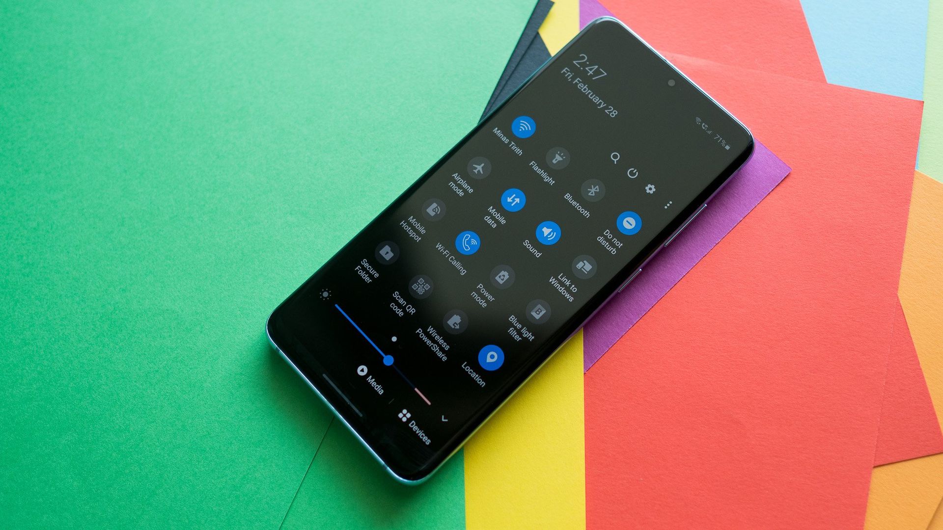 How get notification reminders from the LED and flashlight on your ...