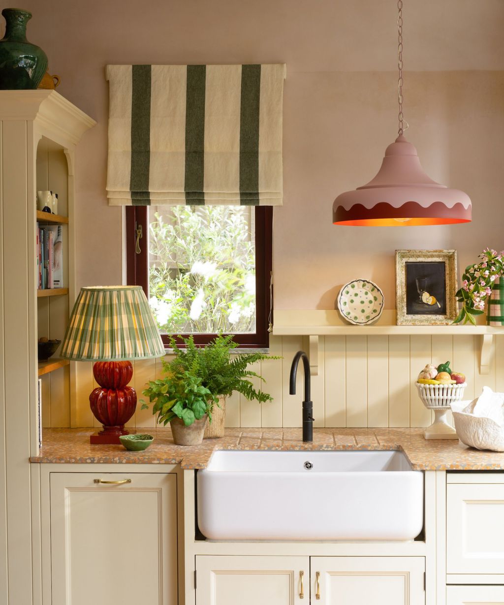 Why is my light flickering: 9 causes and how to fix them | Homes and ...