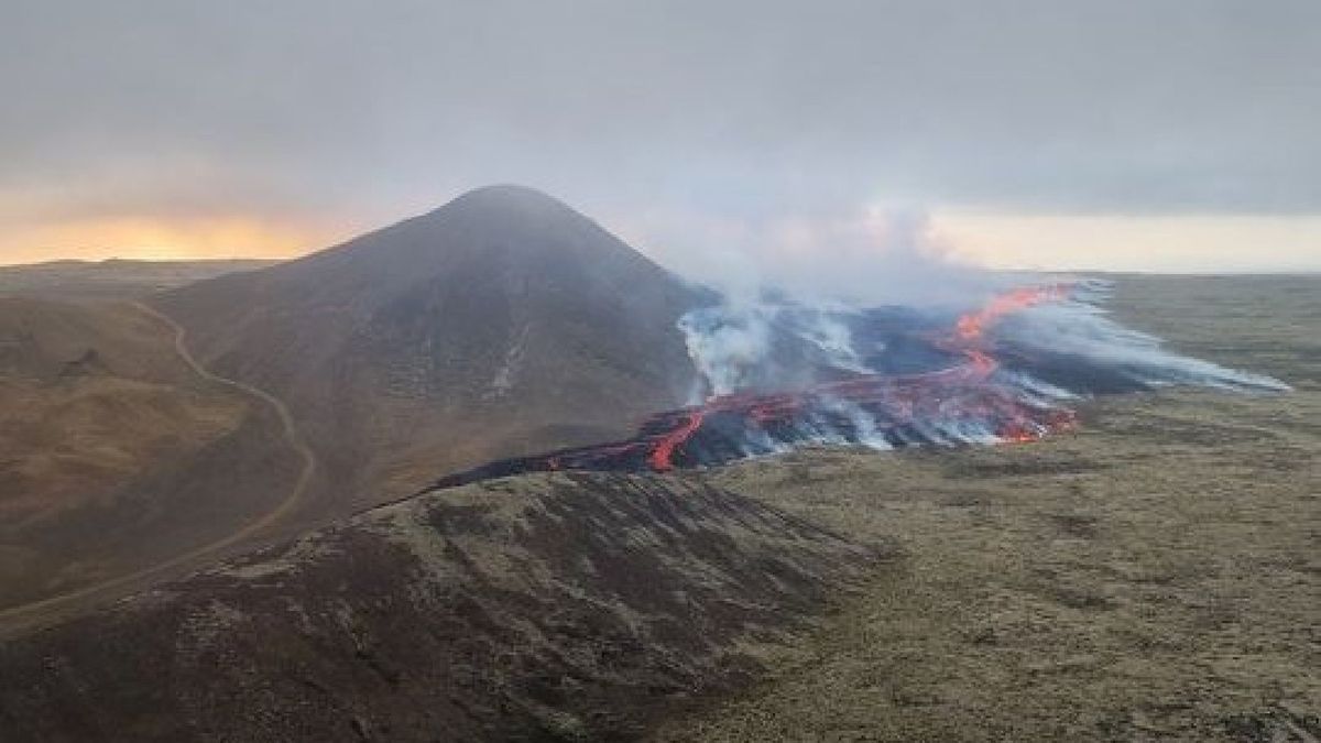 Earth's newest 'baby' volcano is painting Iceland's Fagradalsfjall ...