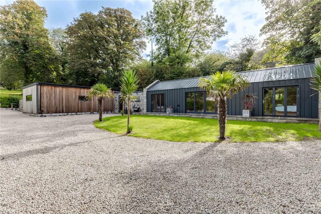 A stunning Georgian farmhouse in Cornwall that is perfect in just about ...