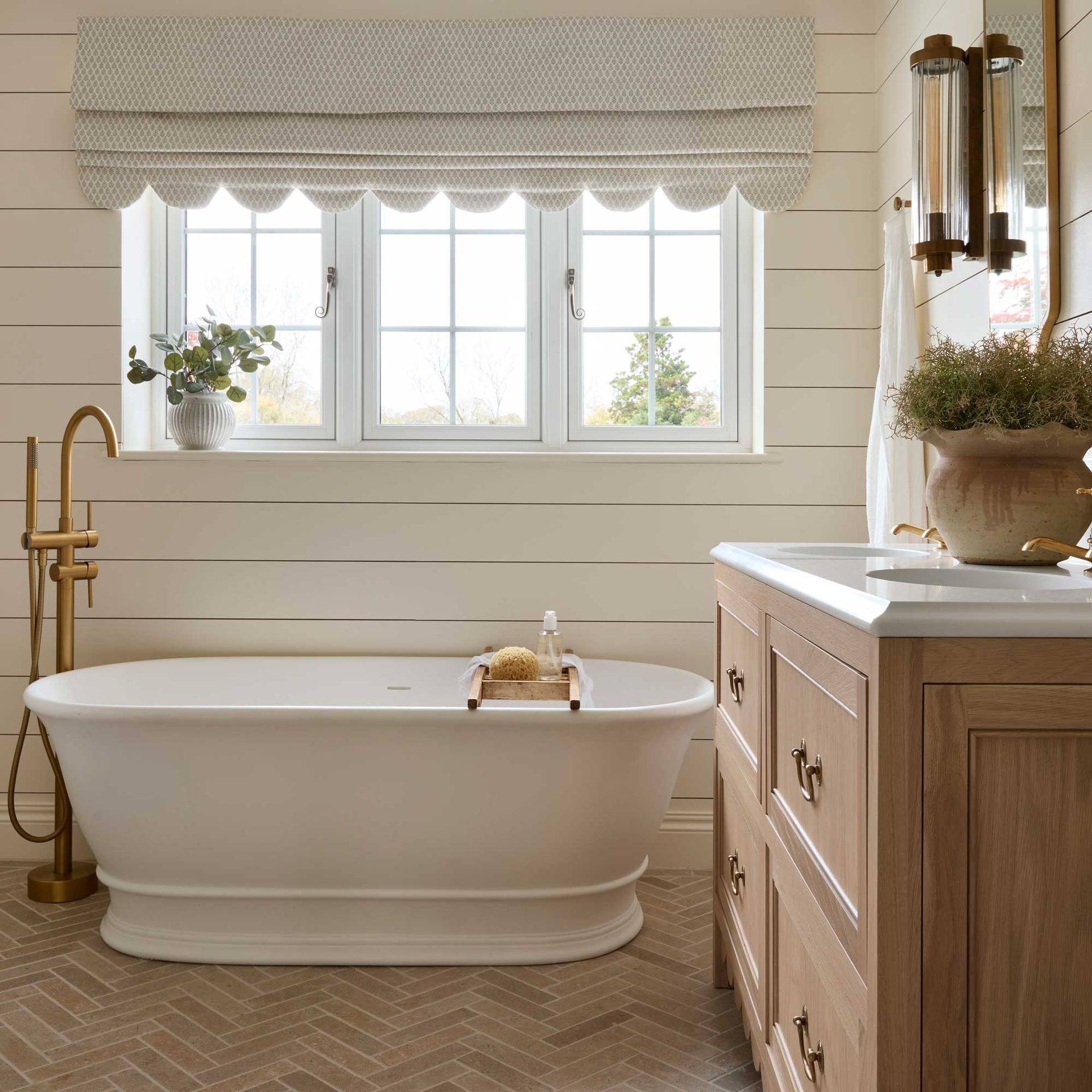 10 bathroom window dressing ideas for trend-led privacy | Ideal Home