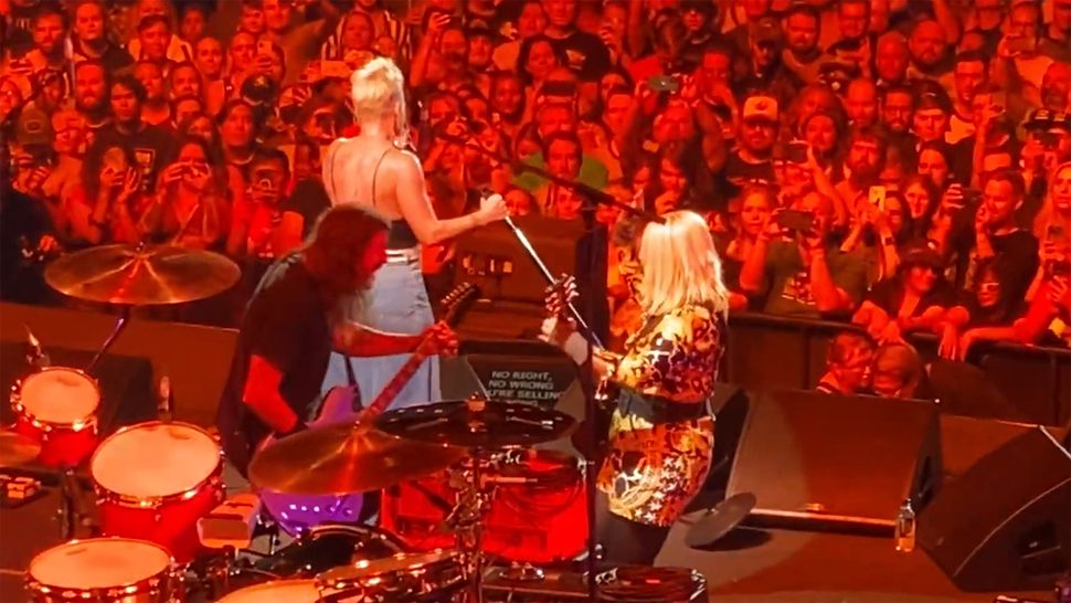 Watch Nancy Wilson perform Barracuda with Foo Fighters, Pink and Jon ...