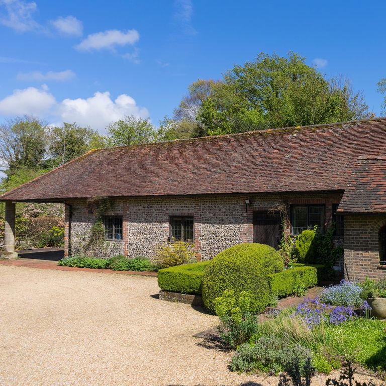Take a tour around this striking Medieval Country House in West Sussex ...