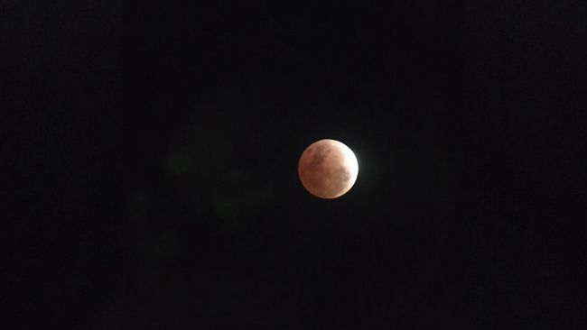 Stunning photos of the longest partial lunar eclipse of the century ...