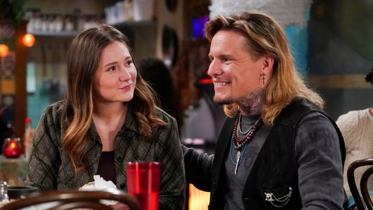 How The Conners' Darlene Could (Sort Of) Easily Fix Her Relationship ...