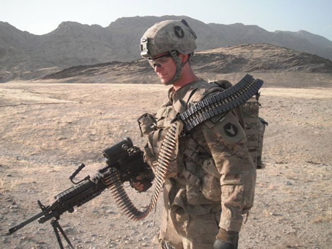 US Soldiers Make Real 'Predator' Machine Gun Pack | Live Science