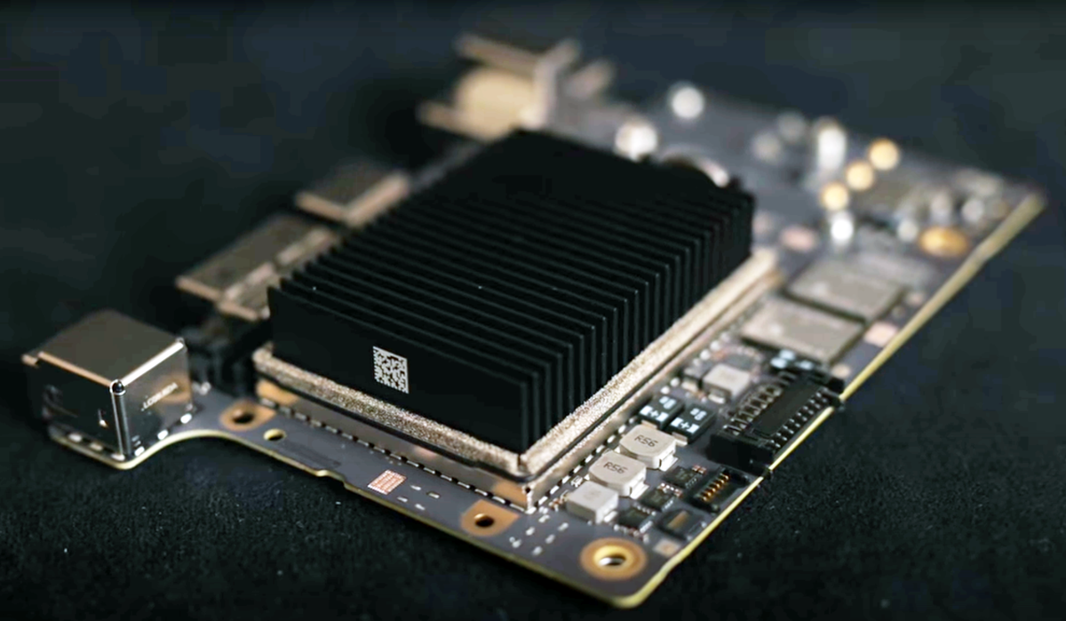 Modders Squeeze Mac Mini M1 Into a Palm-Sized Chassis | Tom's Hardware