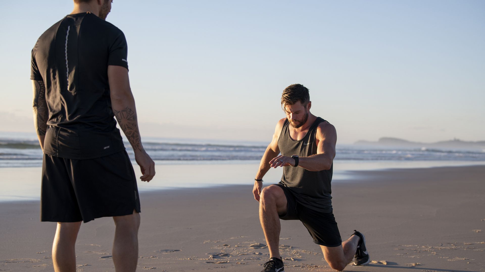 Build muscle and burn fat with Chris Hemsworth's 10-move dumbbell ...
