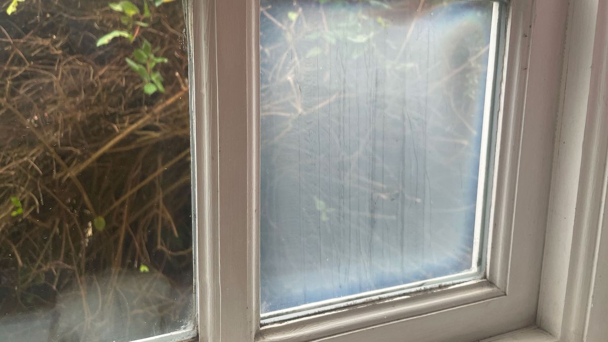 How to get rid of condensation inside double glazed windows | Homebuilding