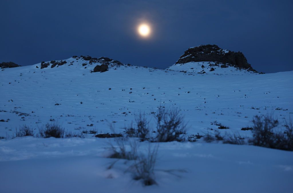 See February's Full Snow Moon light up the night sky around the world ...
