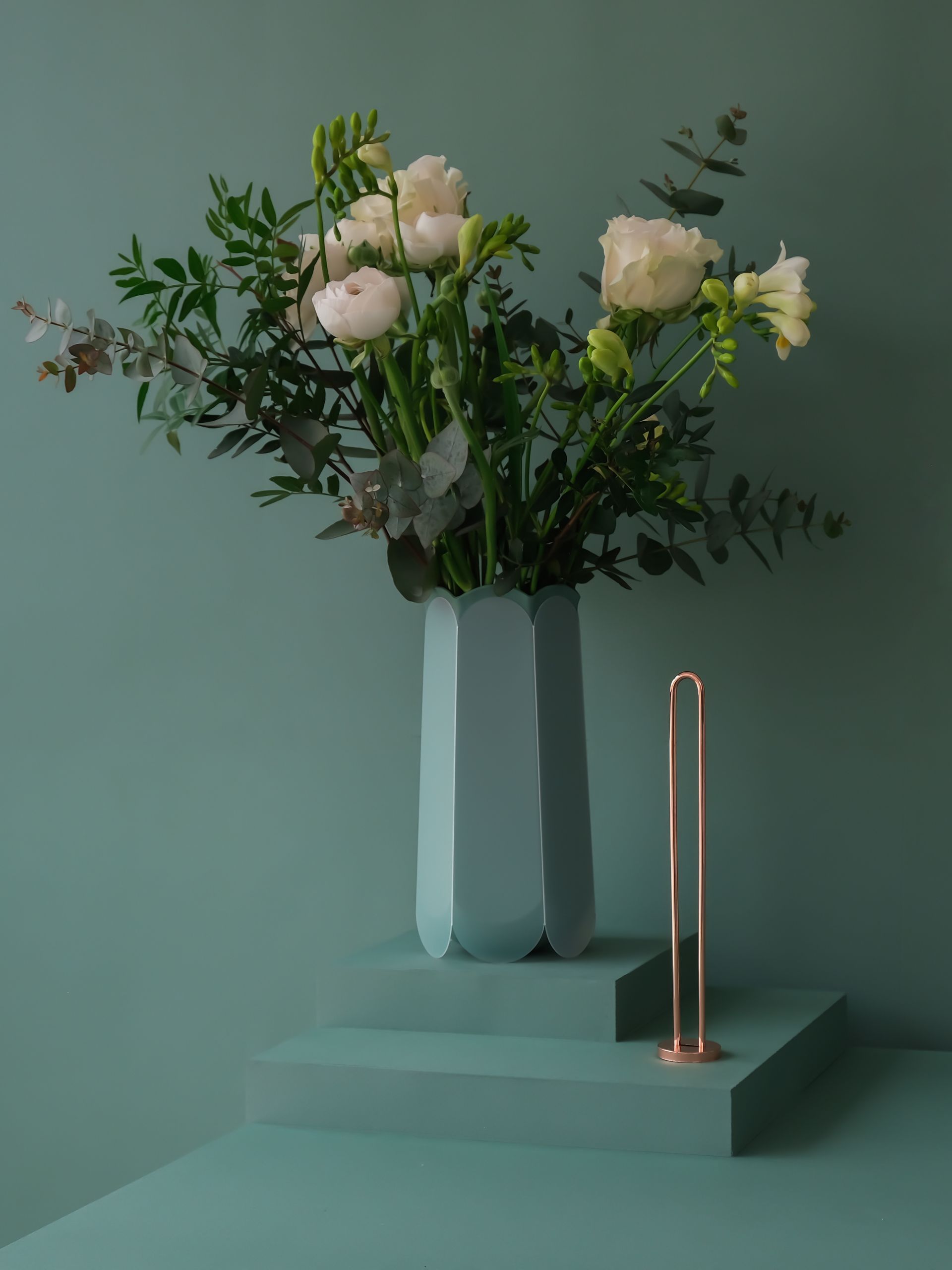 This simple hack uses copper to keep your flowers fresh | Livingetc