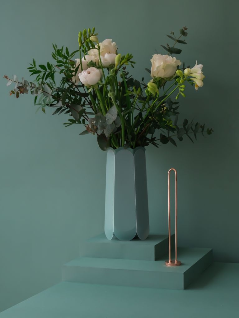 This simple hack uses copper to keep your flowers fresh | Livingetc