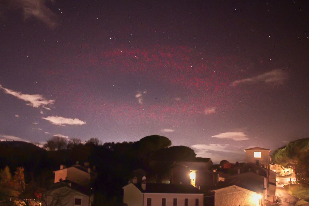 Photographer captures eerie red halo hovering over the Italian Alps in ...